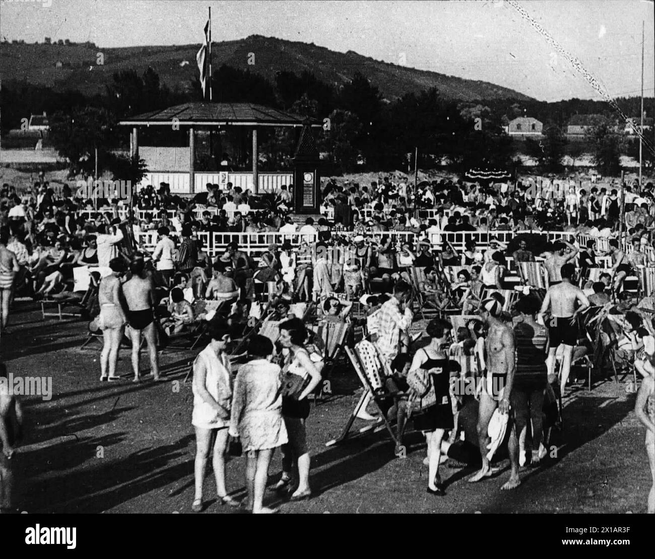 1930s black and white photos bathers hi-res stock photography and ...