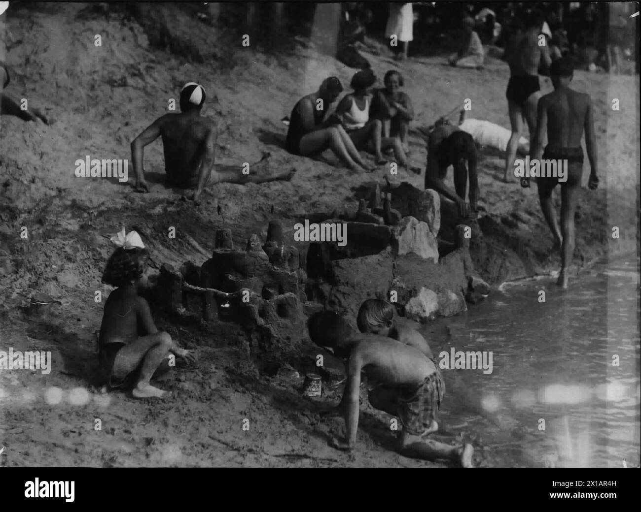 1930s black and white photos bathers hi-res stock photography and ...