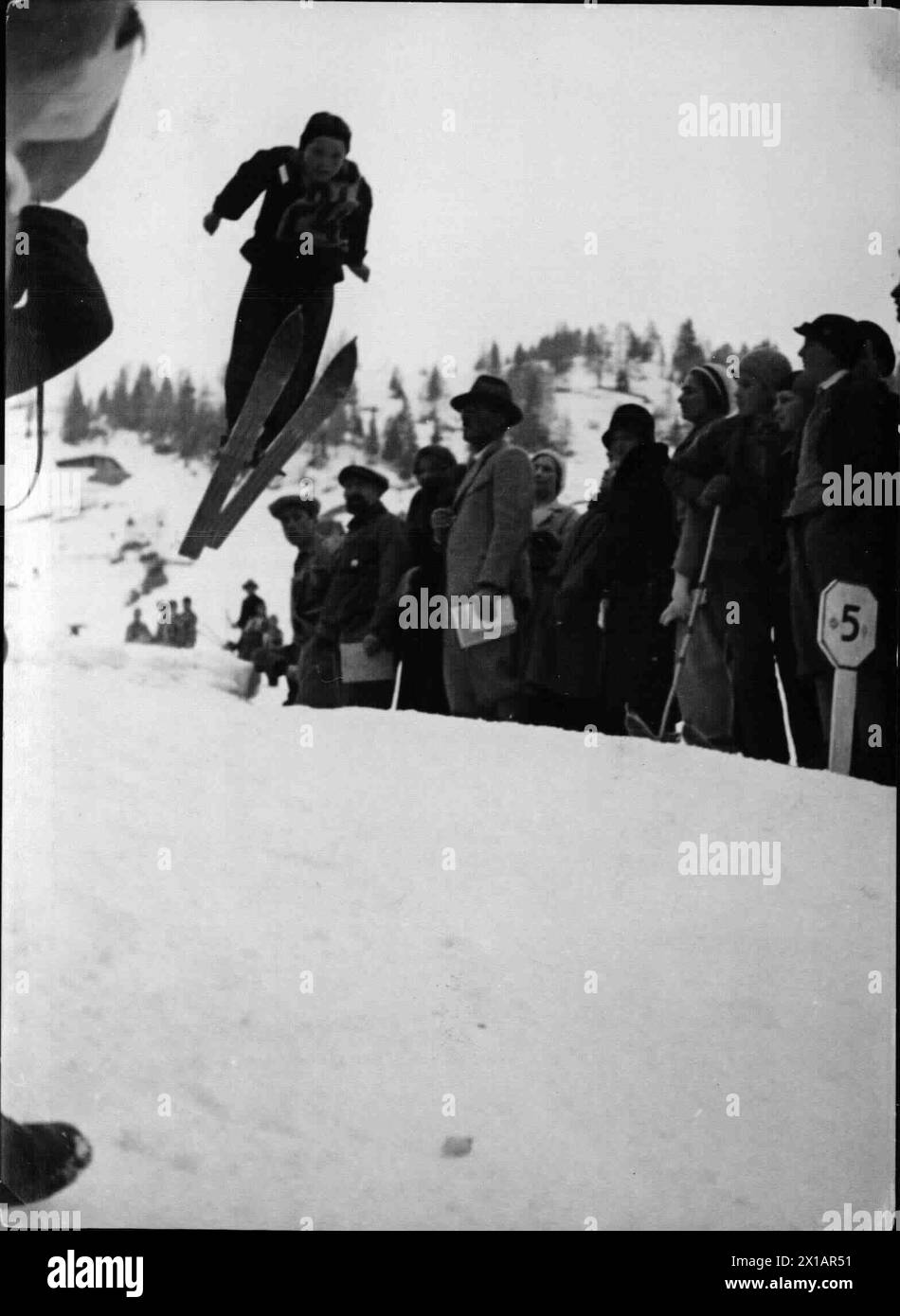 hairpiece Jennewein as child during landing in St. Anton, 1930 ...