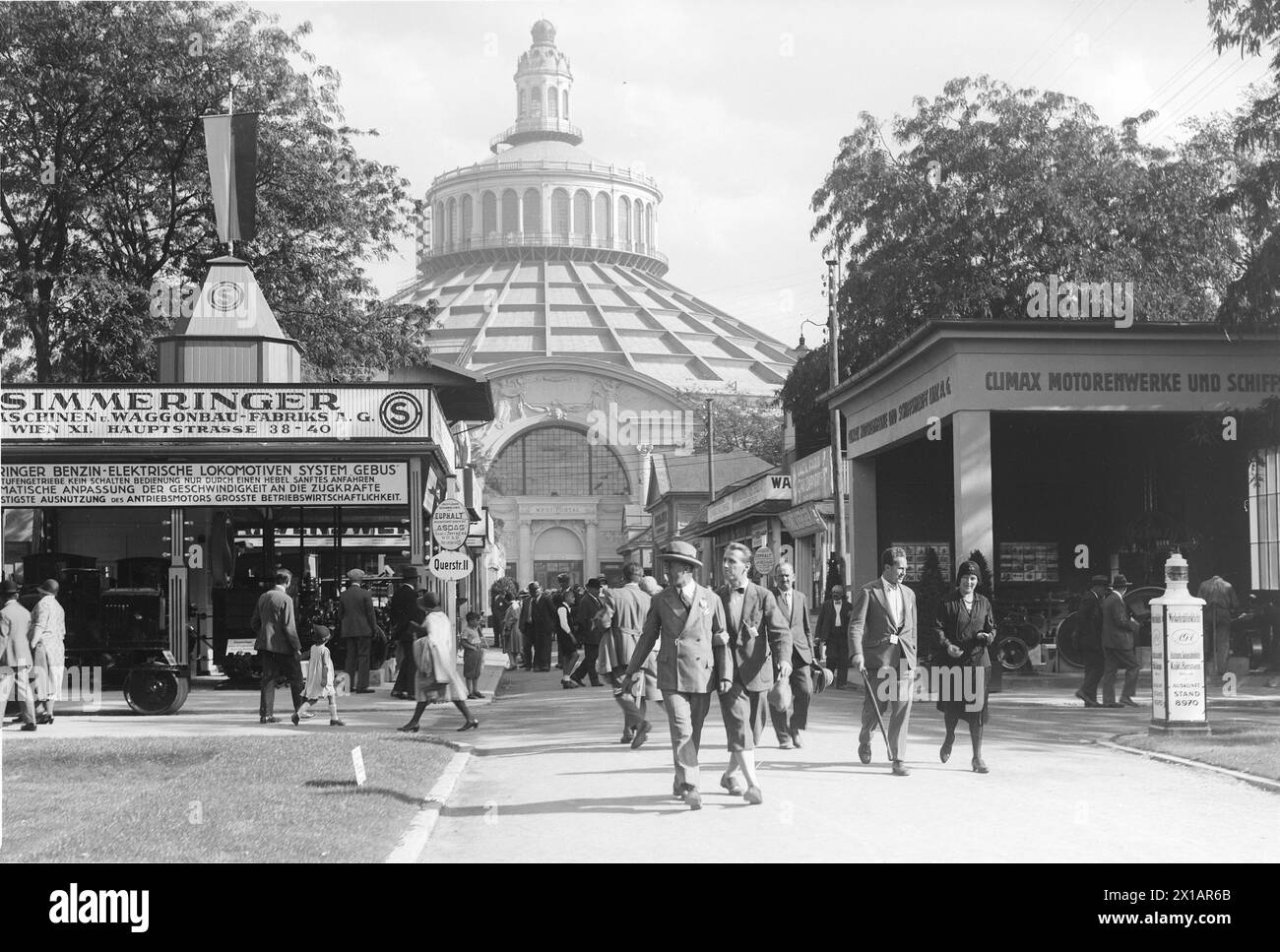 Viennese Fall Fair 1930, terrain in front of the rotunda: west portal ...