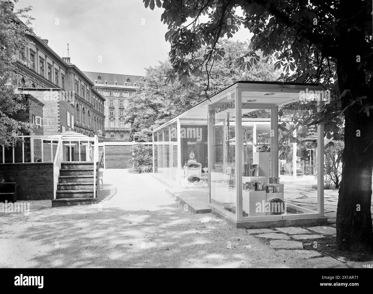 Vienna, Werkbund exhibition, pavilion for series products in the garden ...
