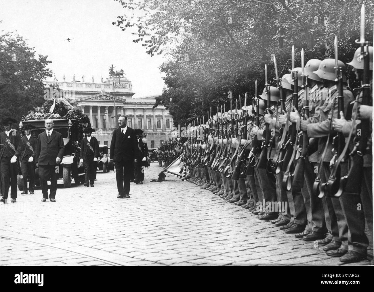 Burial of Ignatius Seipel, funeral procession across the Ringstrasse ...
