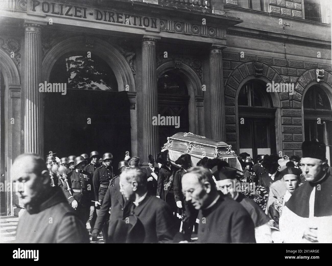 1930s funeral casket hi-res stock photography and images - Alamy