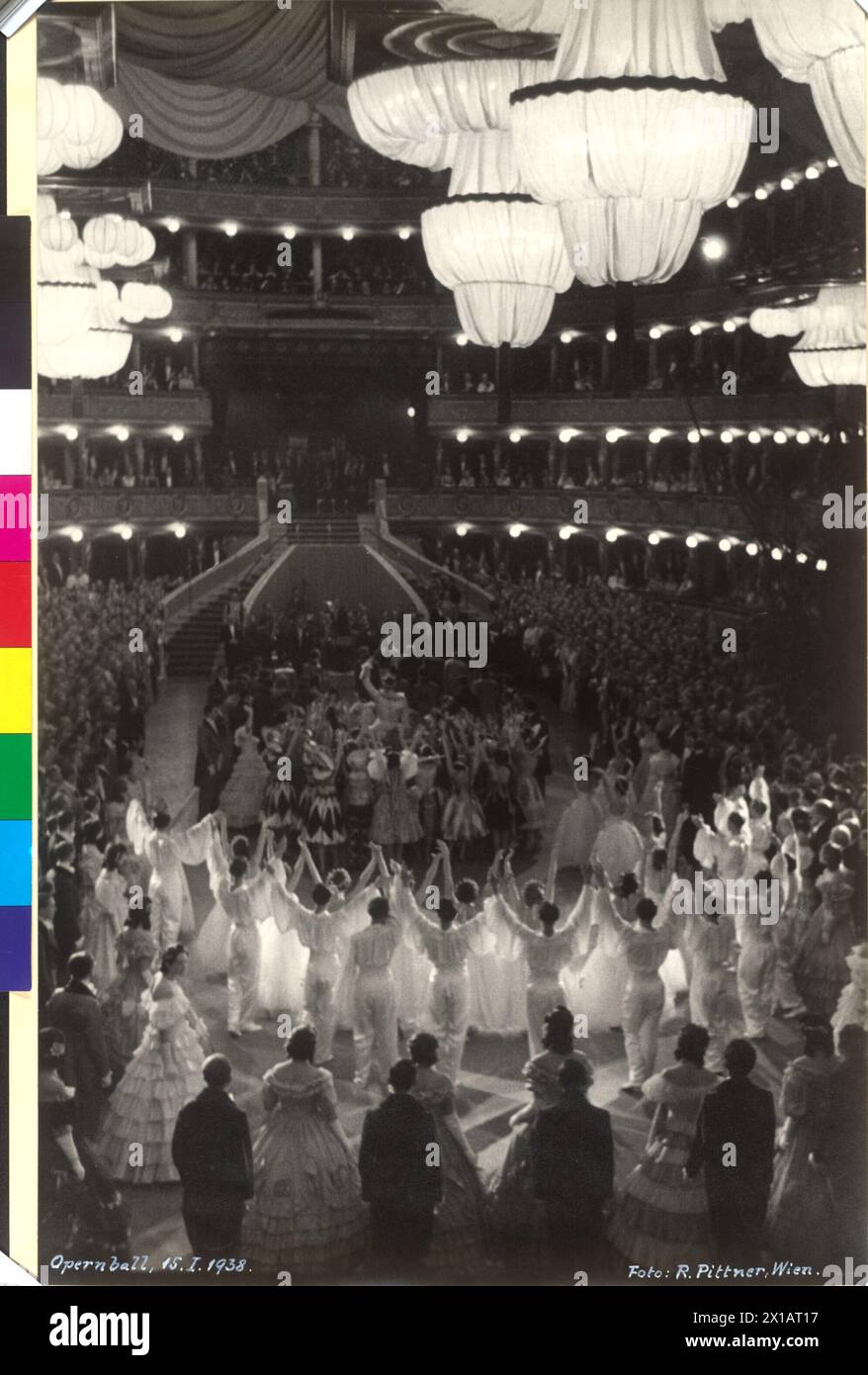 First opera ball in the Viennese state opera house, 15.01.1938 ...
