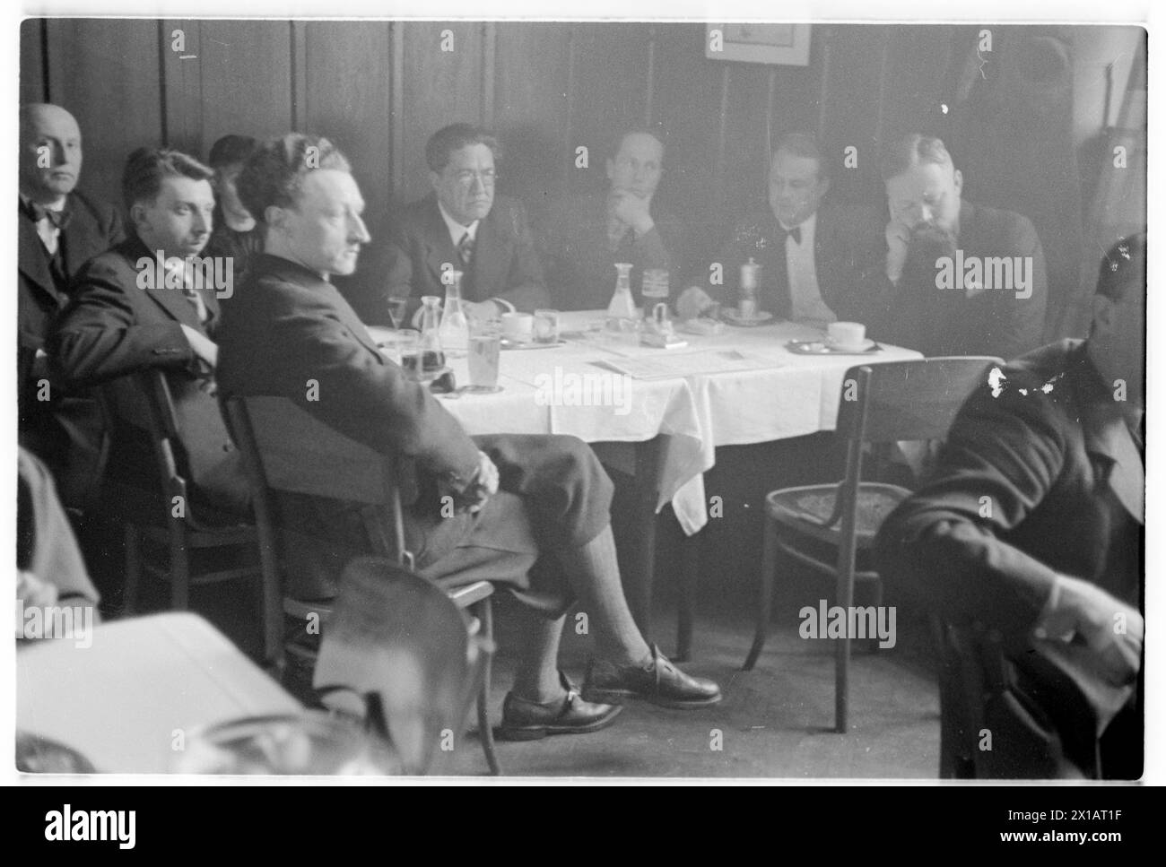 News radio 1930s hi-res stock photography and images - Alamy