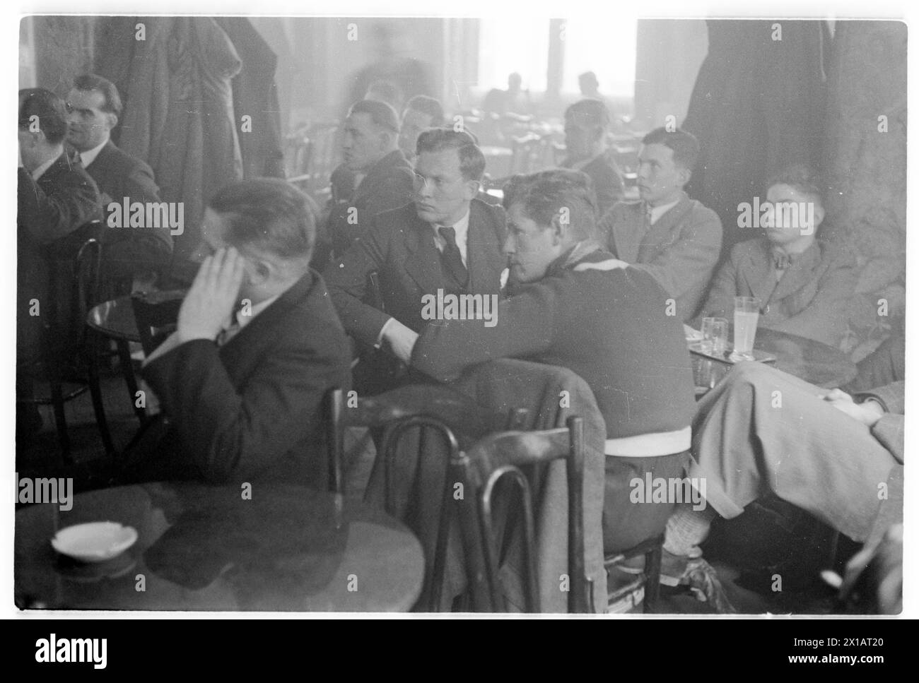 News radio 1930s hi-res stock photography and images - Alamy