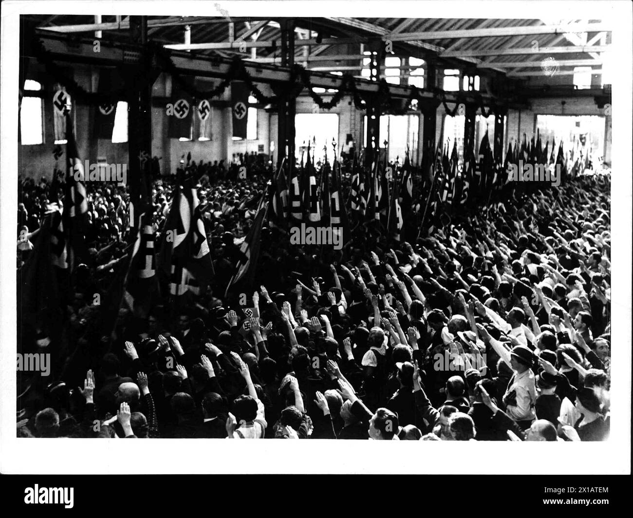 Hitler in Graz, Hitler in the Graz machine shop: moving in of the flags ...