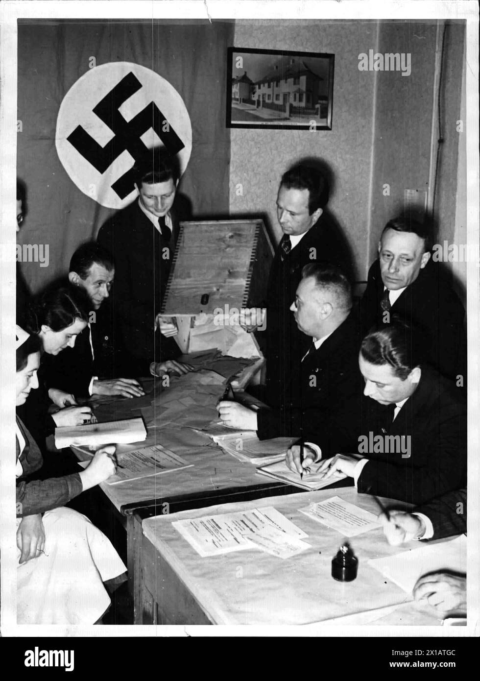 Voices is the city Black and White Stock Photos & Images - Alamy