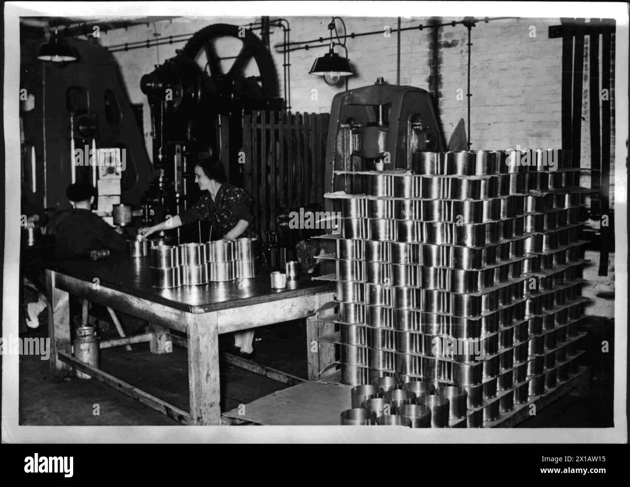 Women in munitions industry hi-res stock photography and images - Alamy