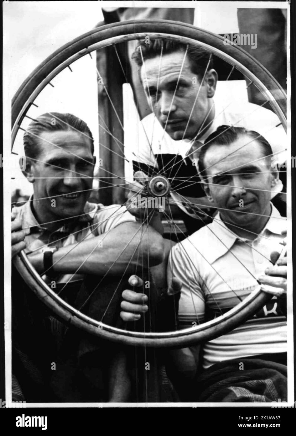 Keirin bicycle Black and White Stock Photos & Images - Alamy