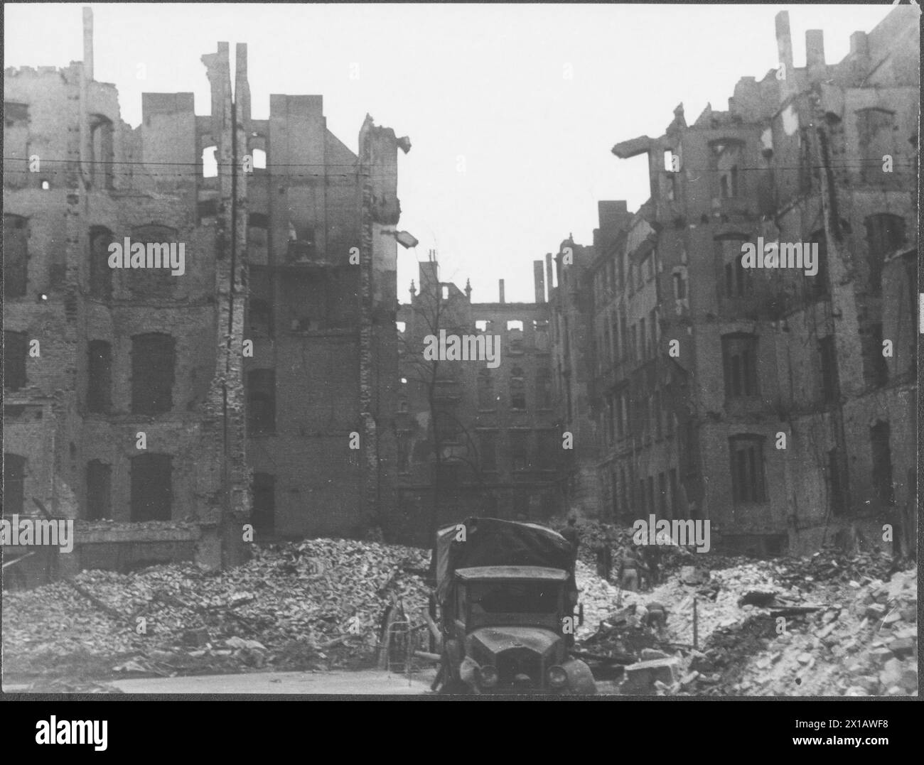 Houses ruins, destruction after heavy bomb attack 1944 - 19440101 ...