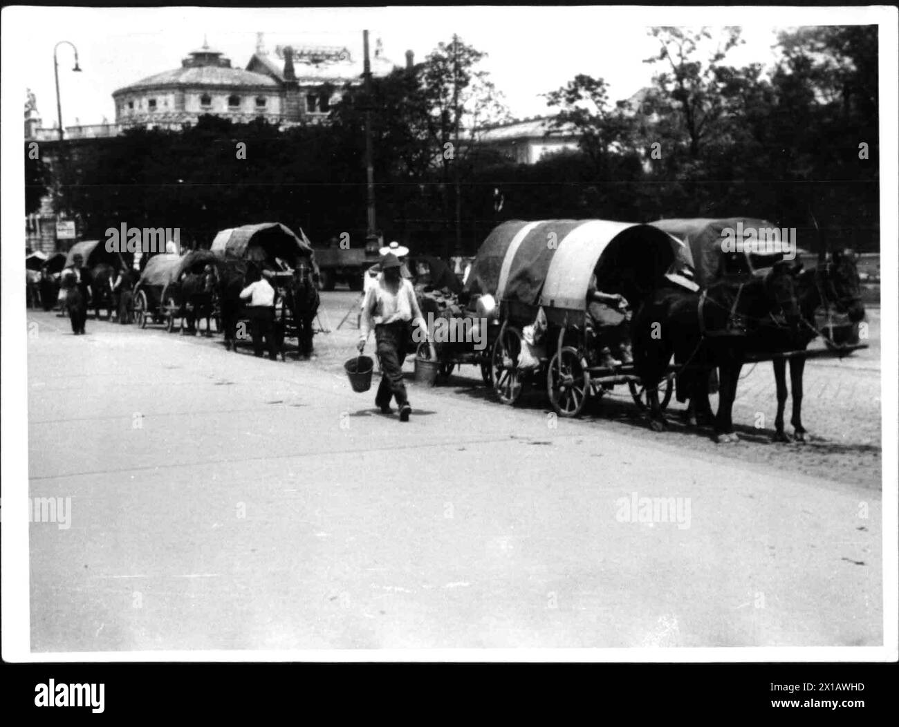 Covered wagon at ring, 1945 - 19450101 PD8353 - Rechteinfo: Rights ...