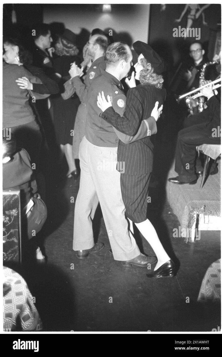 1940s party with people dancing Cut Out Stock Images & Pictures - Alamy
