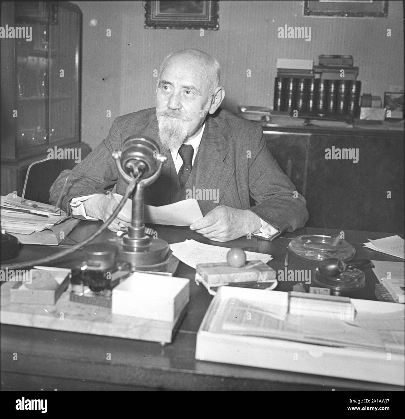 Karl renner 1945 hi-res stock photography and images - Alamy