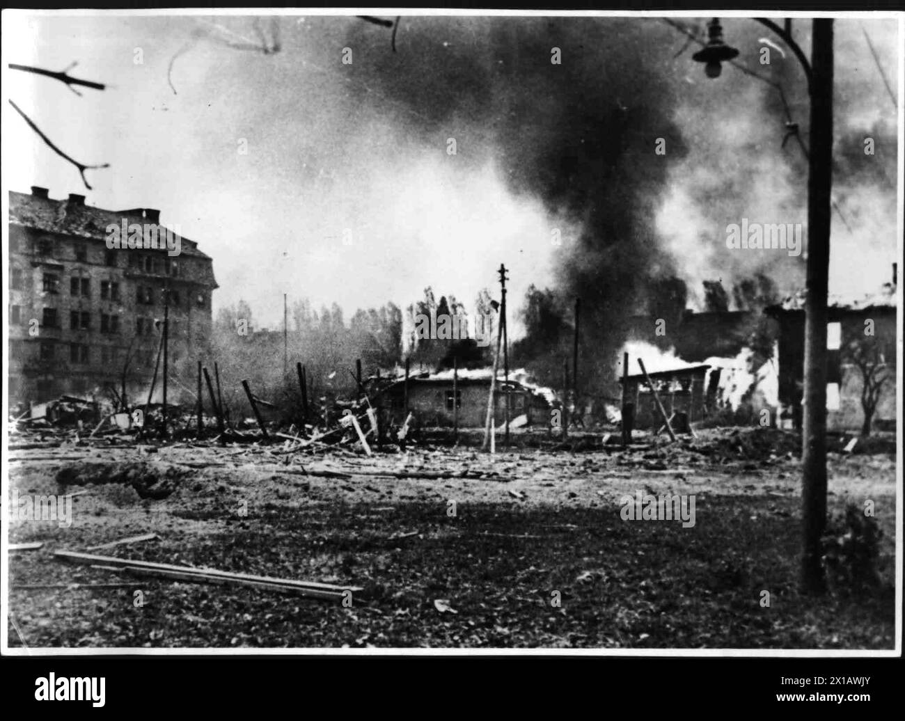 End of the war in Linz, station forecourt, 1945 - 19450101 PD8478 ...