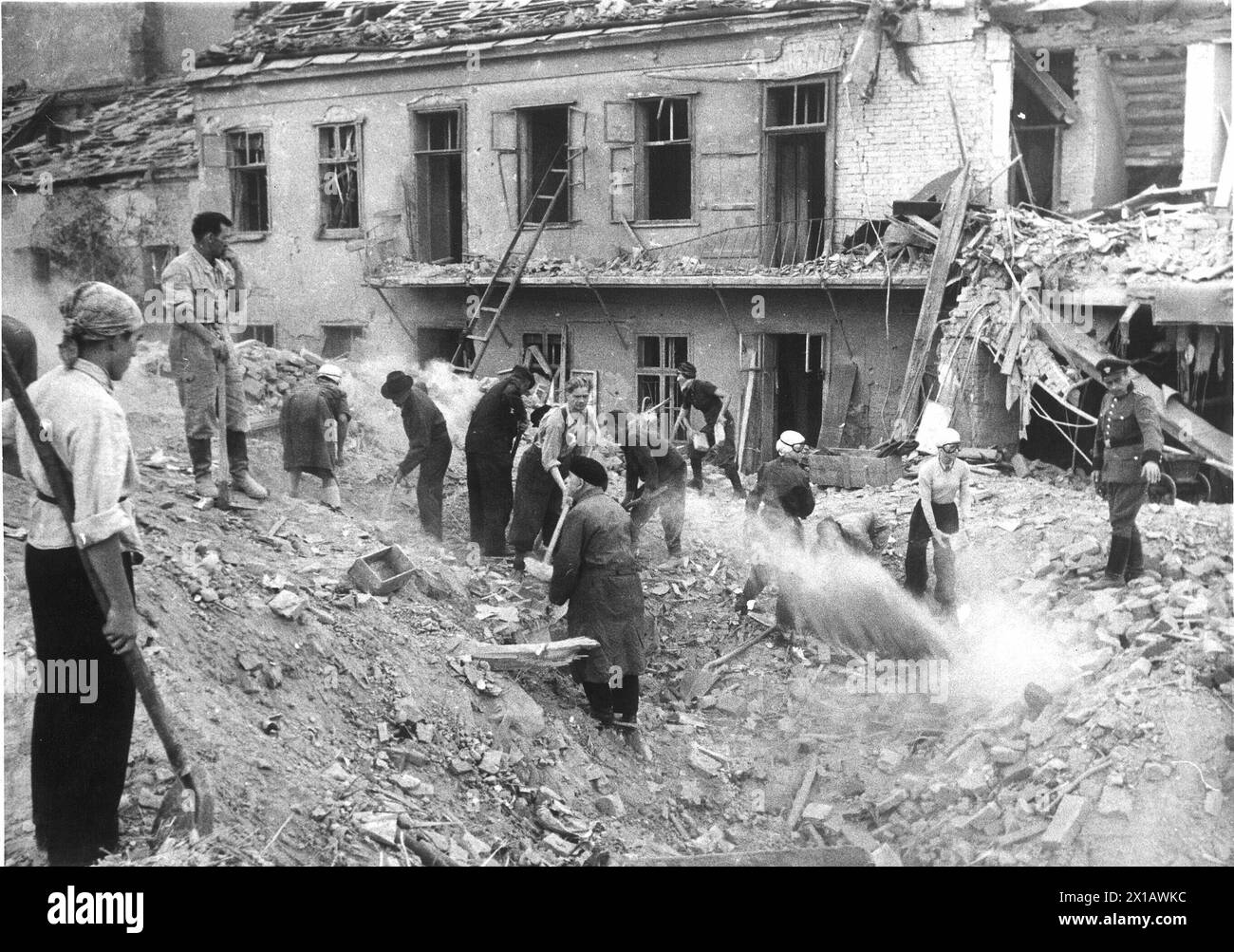 Vienna 1945 hi-res stock photography and images - Alamy