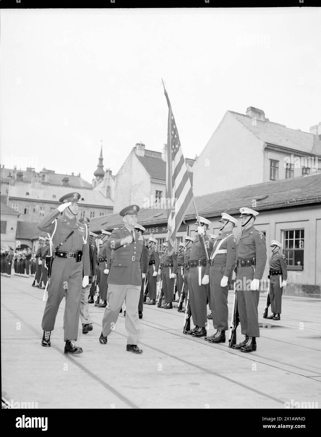 Ally, America: W. T. Fitts pace the guard of honour of the to of his ...