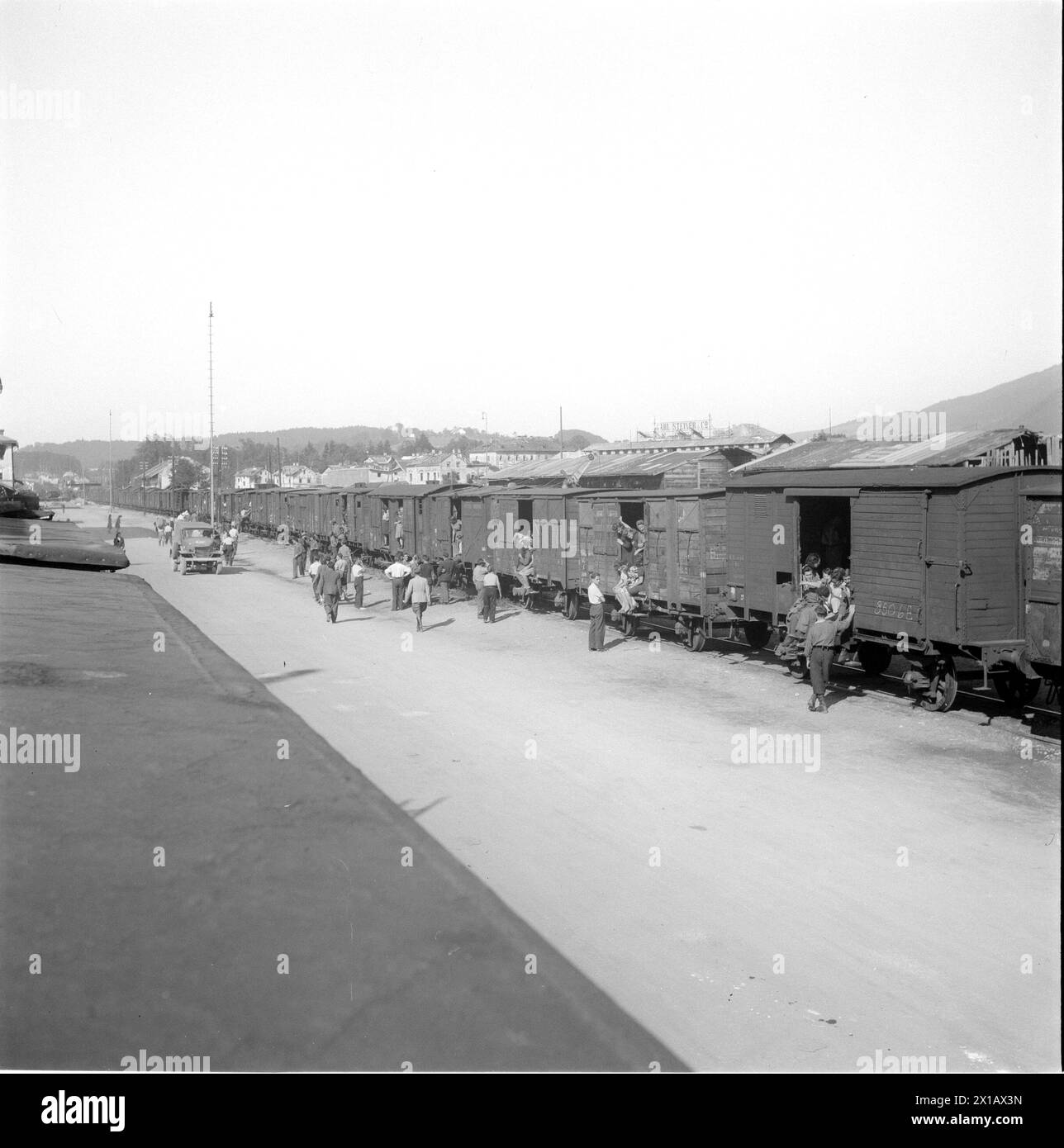 Jewish refugee, The train before the departure, 06.09.1945 - 19450906 ...