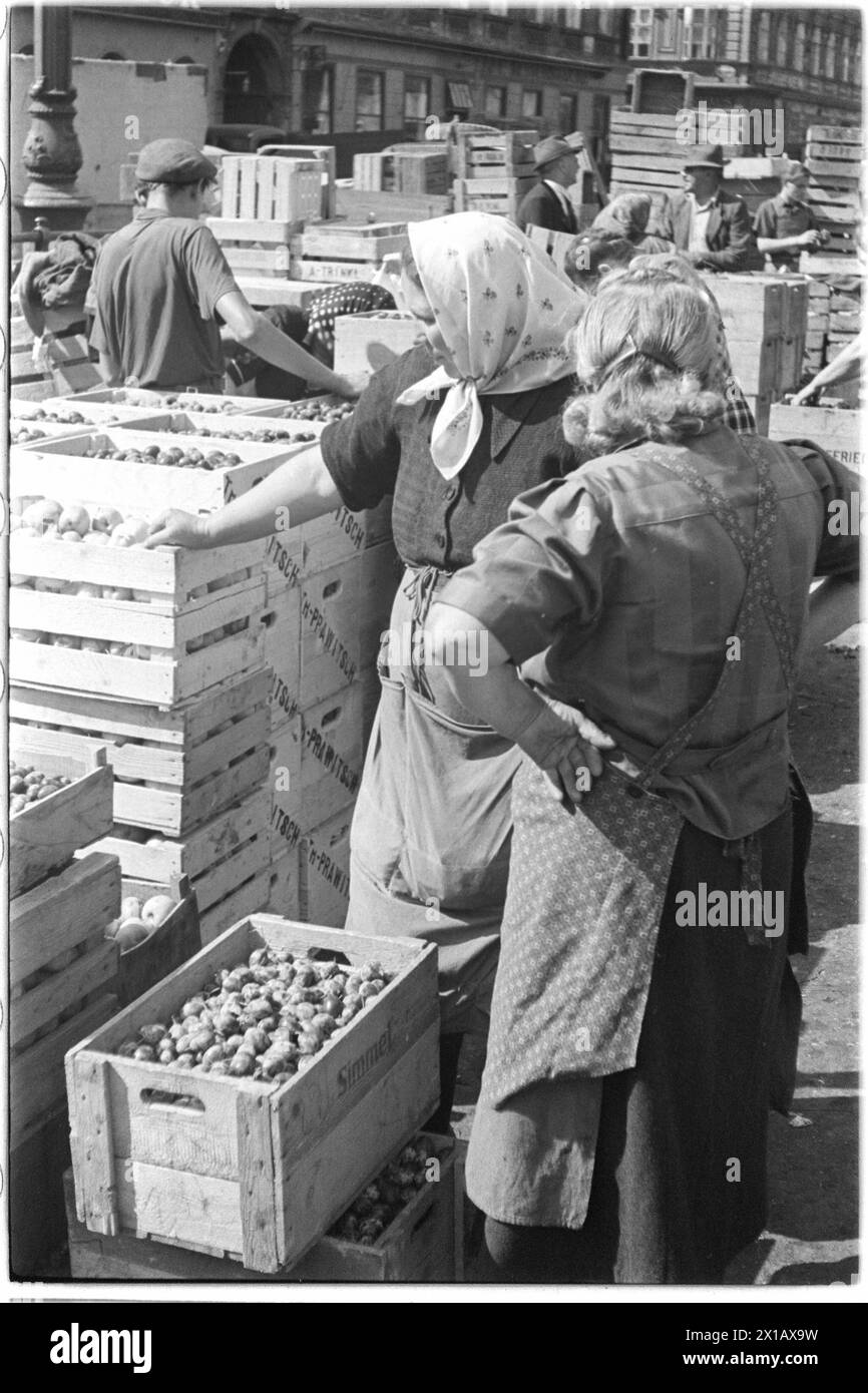 Stall stalls booth booths Black and White Stock Photos & Images - Alamy