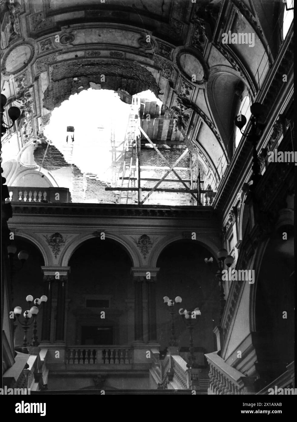 Collapsed stairs hi-res stock photography and images - Alamy