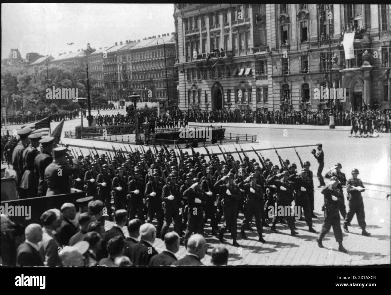 Victory parade of the allies, formation of the US military on the ...