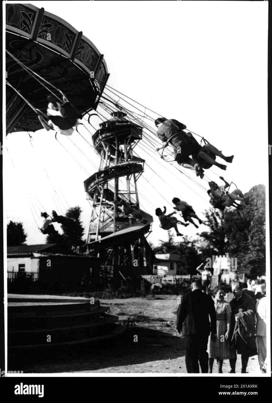 Chairoplane in the Prater, 1947 - 19470101 PD1125 - Rechteinfo: Rights ...
