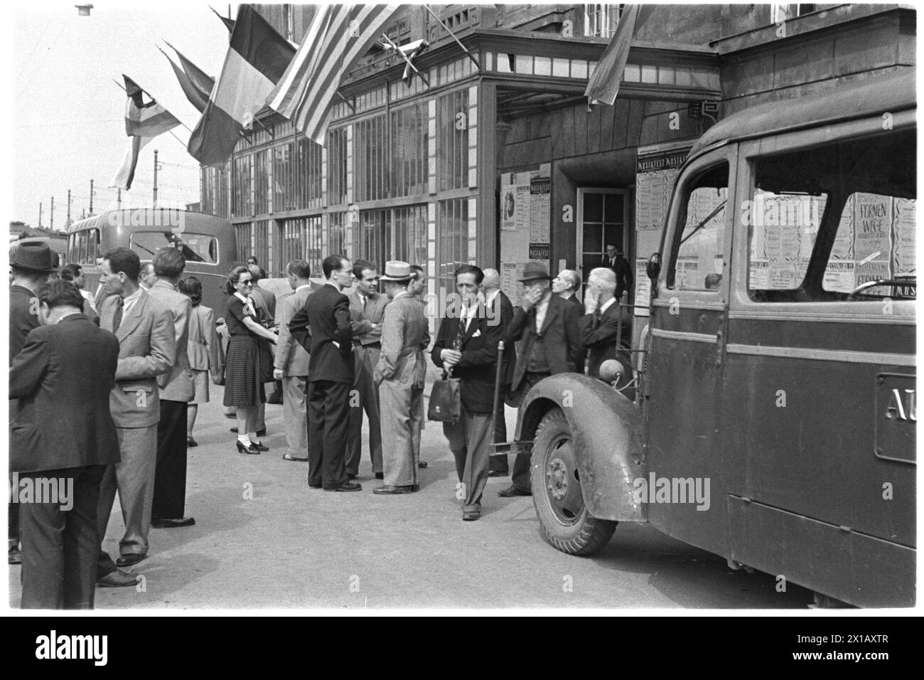 Musical festival weeks in Vienna, in front of the entrance of the ...