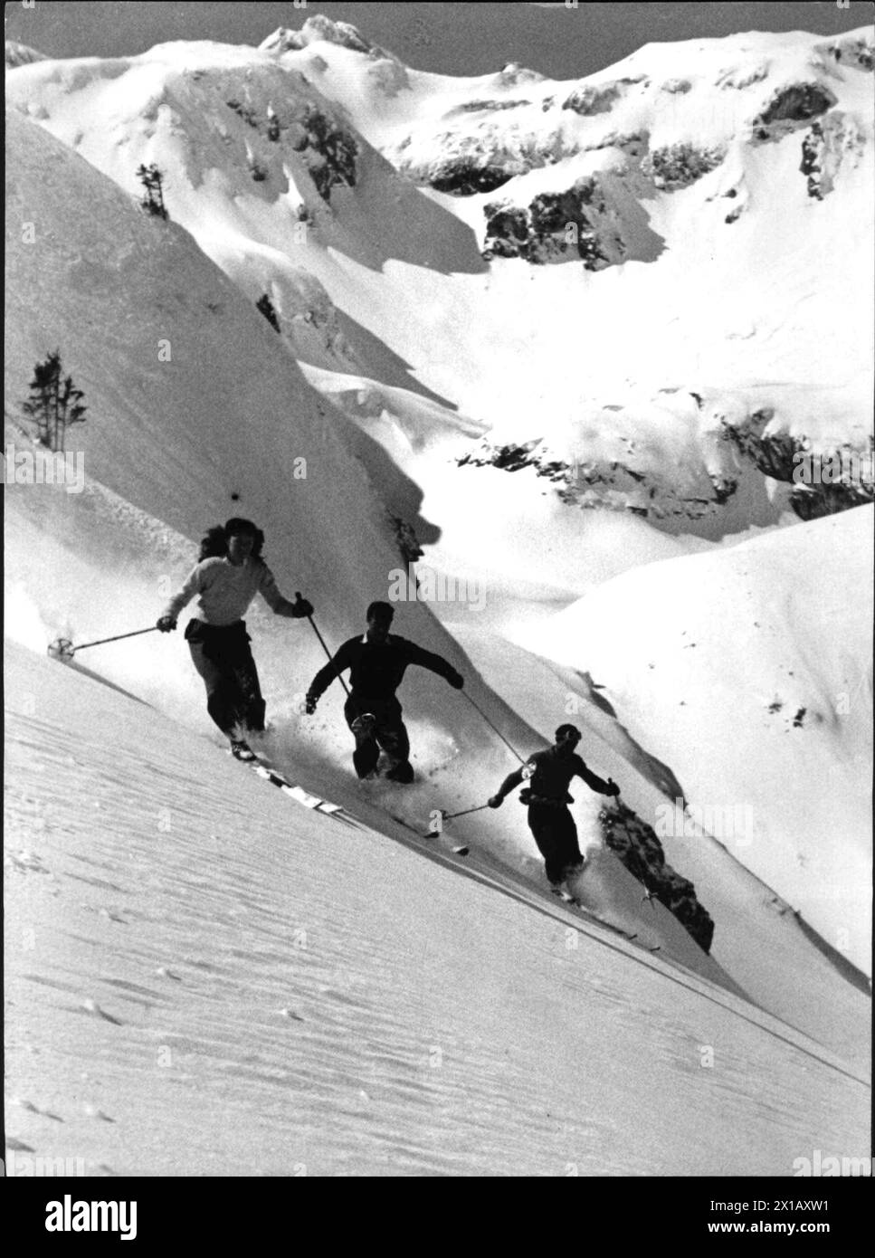 deep powder snow skiing, skier on the Wieselekante above of Zuers ...