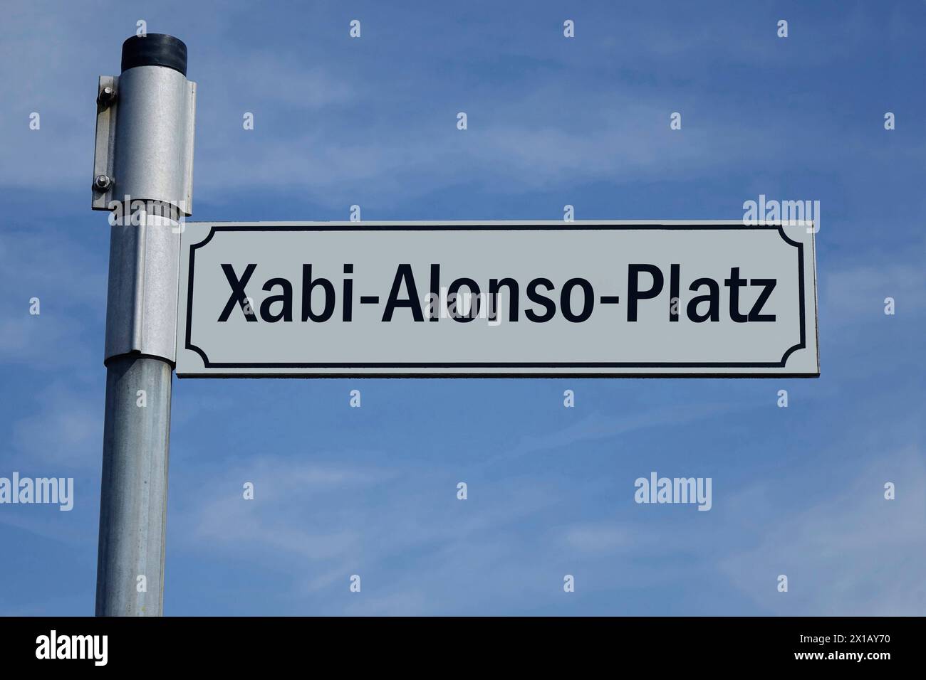 Strassenschild mit Xabi-Alonso-Platz Strassenschild mit Xabi-Alonso ...