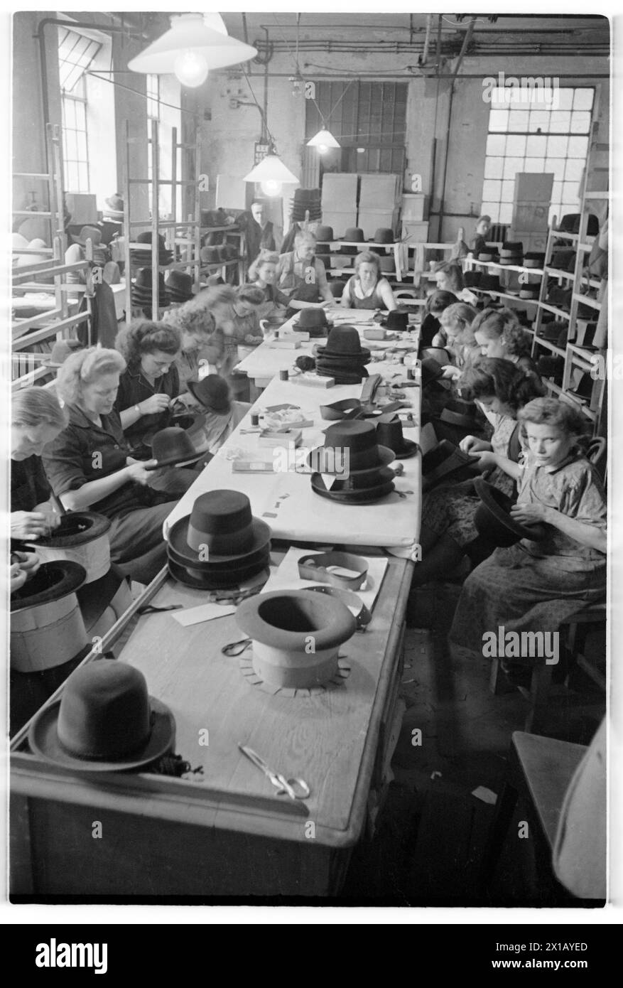 Hat factory 1940s hi-res stock photography and images - Alamy