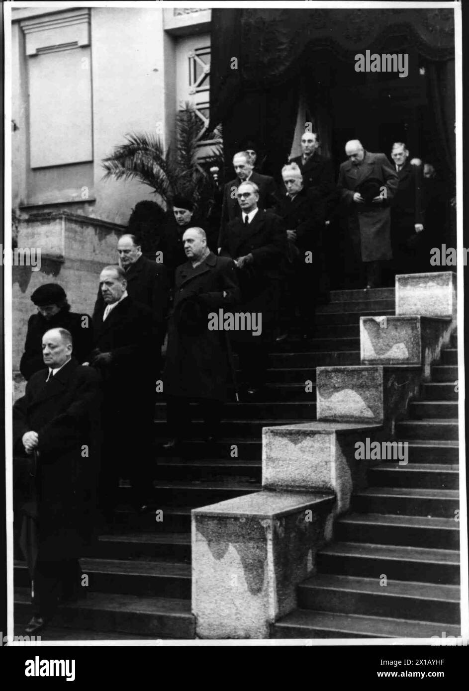 1950s funeral procession hi-res stock photography and images - Alamy