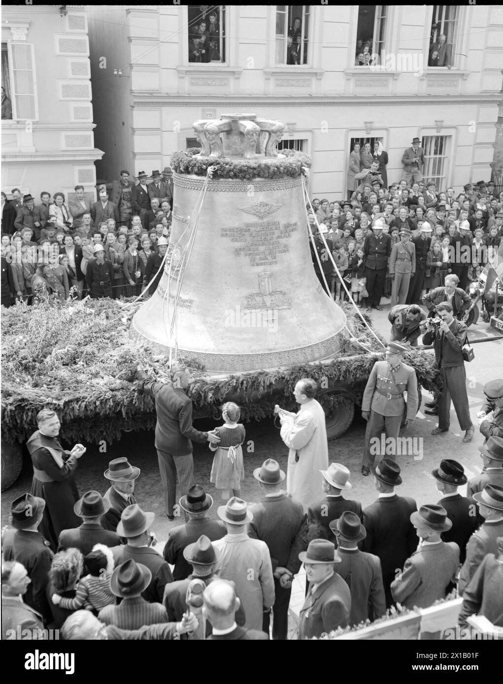 Transport of the Pummerin from Linz to Vienna, girls in traditional ...