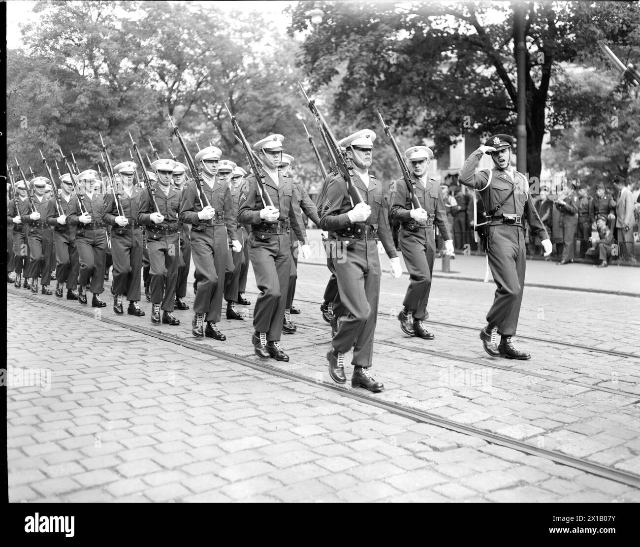 Allies, mounting of the guard and handing over of the city commands ...