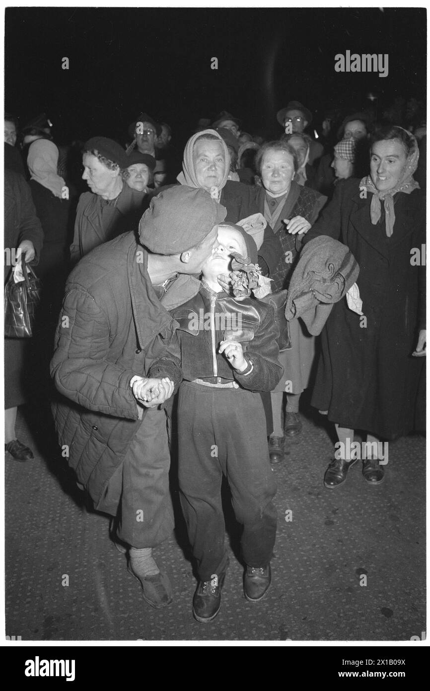 Homecomer, post-war soldier get- together at Viennese South Station of ...