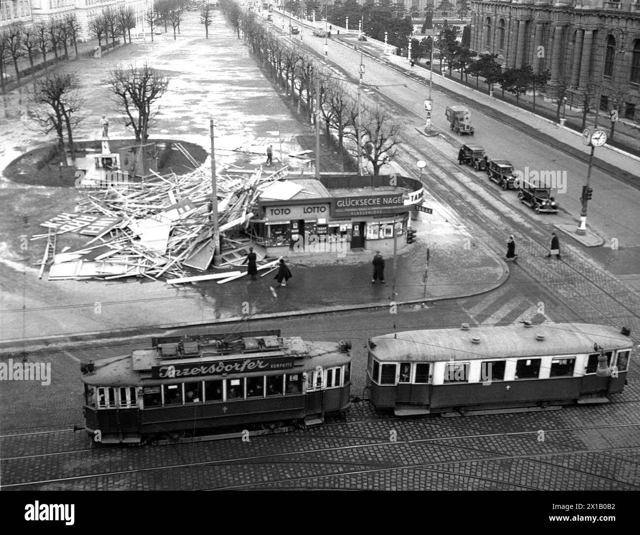 Thunderstorm, heavy wind damage in Vienna to hurricane. overthrowing ...