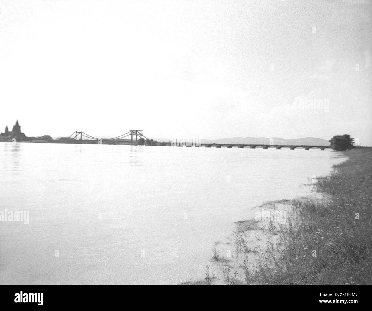 Danube flood 1954 hi-res stock photography and images - Alamy