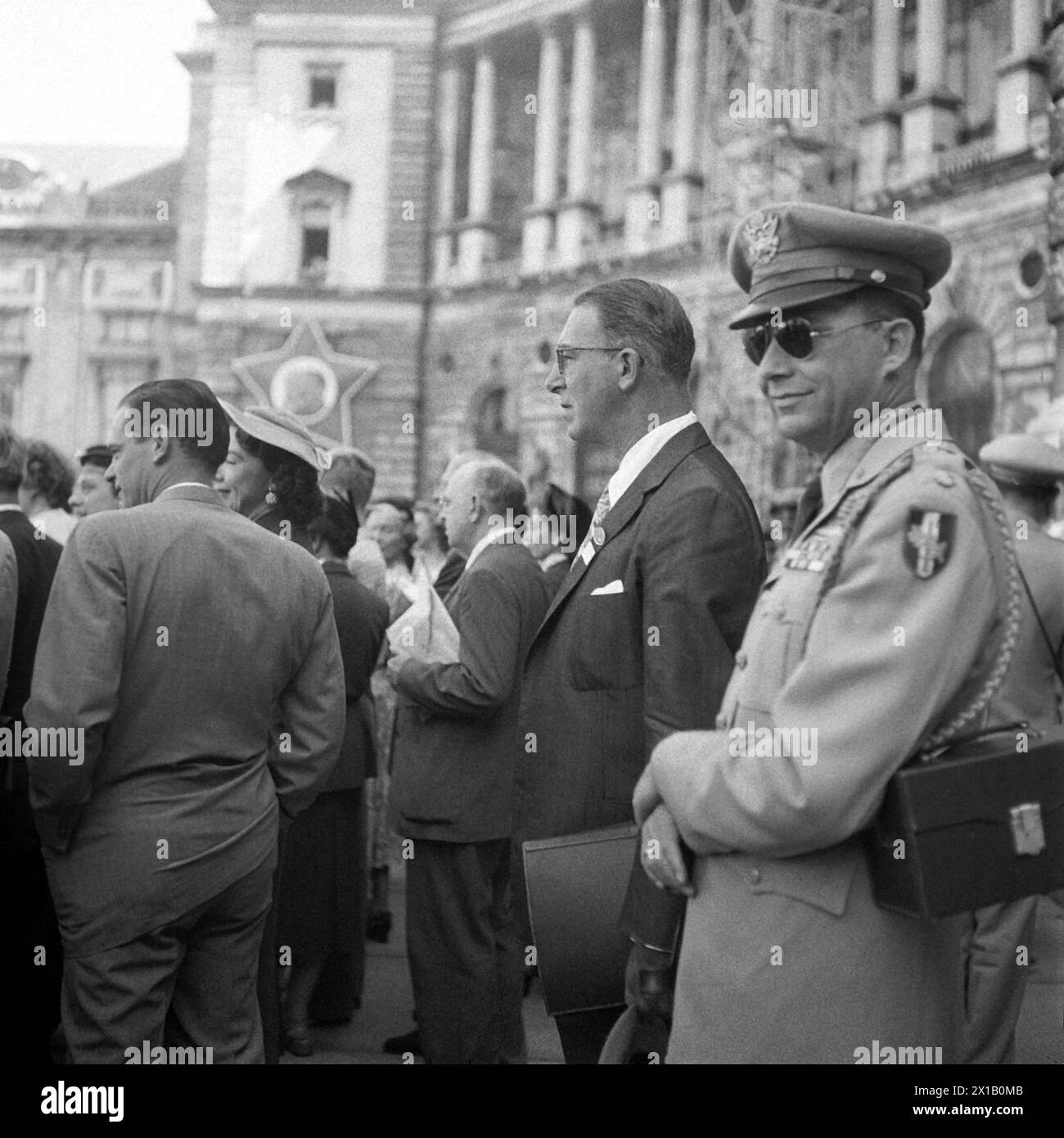 Allies, mounting of the guard and handing over of the city commands ...