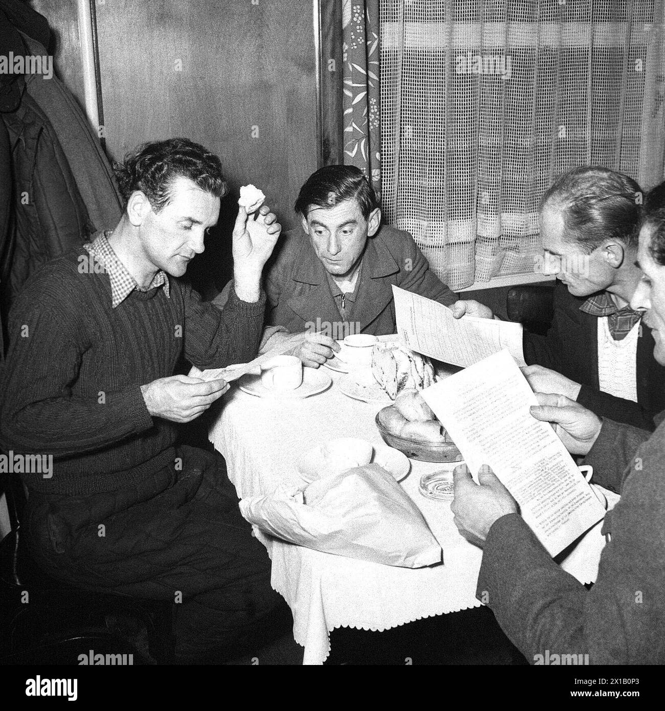 1950s restaurant photography hi-res stock photography and images - Alamy
