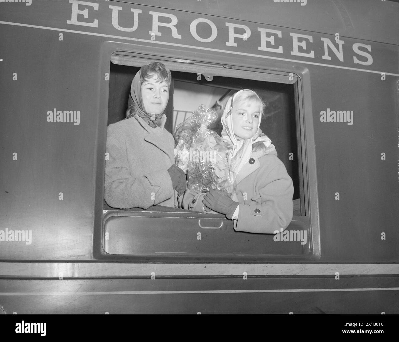 Train 1950s window hi-res stock photography and images - Alamy