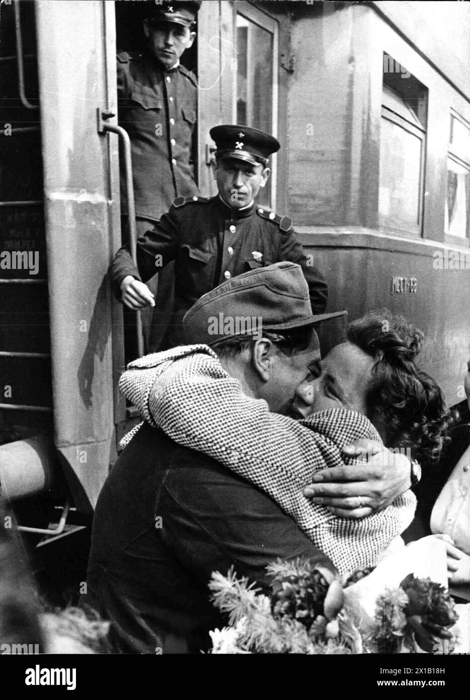 Home coming of Austrian prisoner of war, last homecomer transport ...