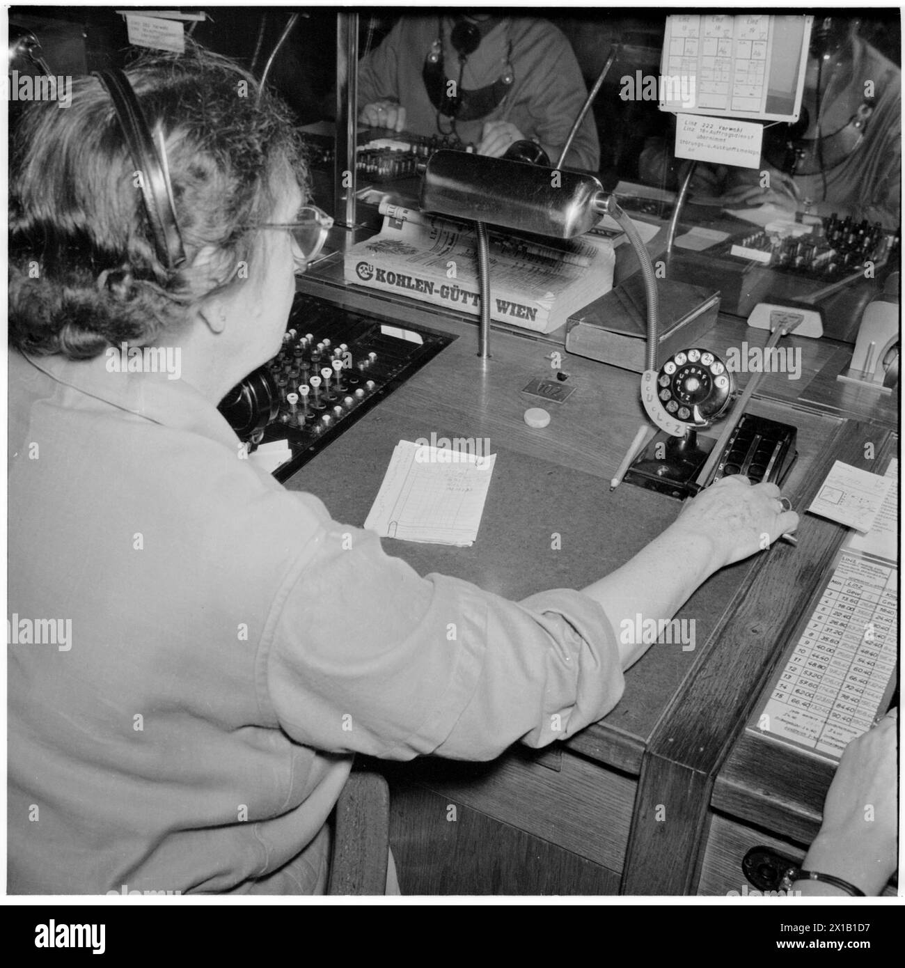 1950s switchboard operators hi-res stock photography and images - Alamy