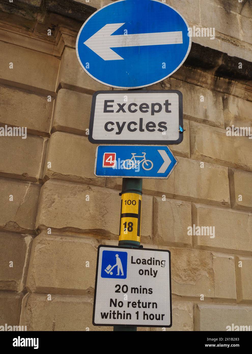 Cycle route signs hi-res stock photography and images - Alamy