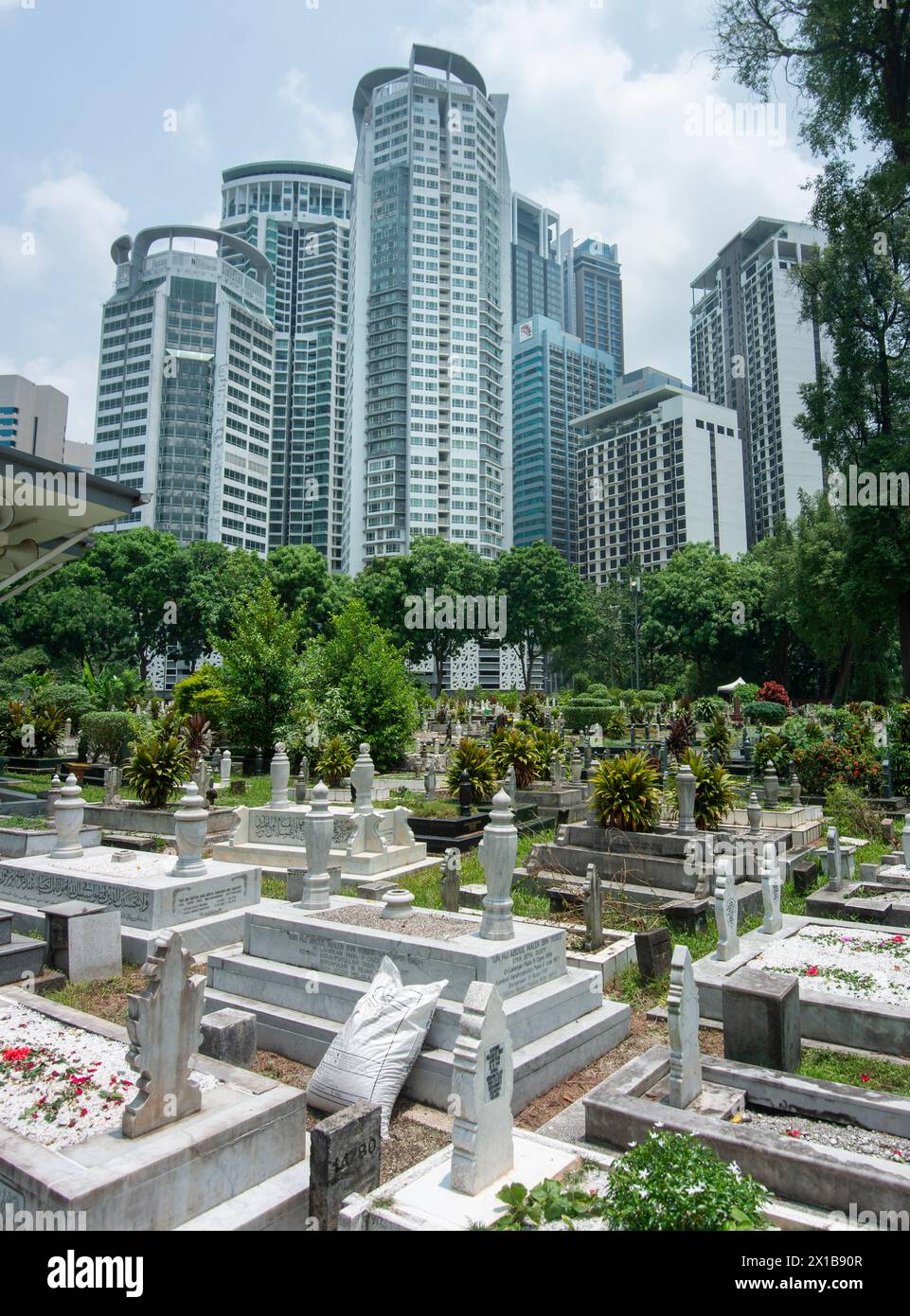 Tombstone in malay muslim cemetery hi-res stock photography and images ...