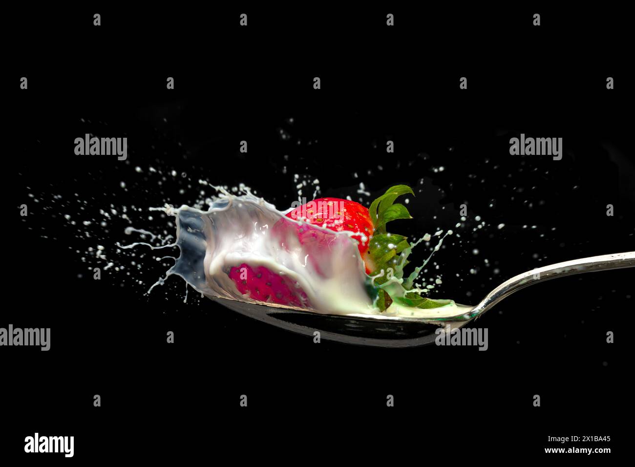 Milch splash hi-res stock photography and images - Alamy
