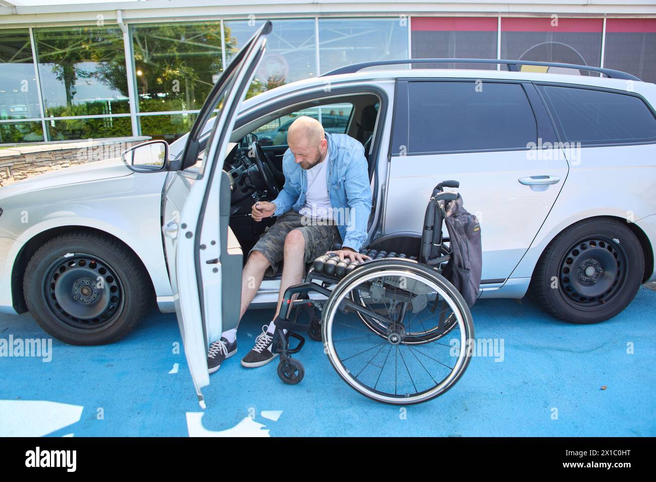 Wheelchair accessible vehicle hi-res stock photography and images - Alamy