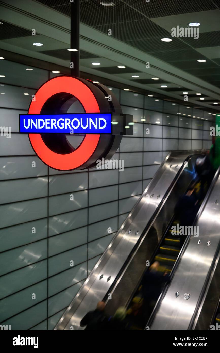 Euston station sign london hi-res stock photography and images - Alamy