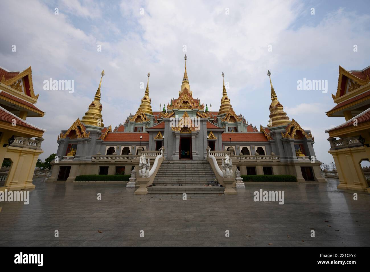 Wat Tang Sai Tempel Phra Mahathat Chedi Phakdee Prakat - Ban Krut Baan ...