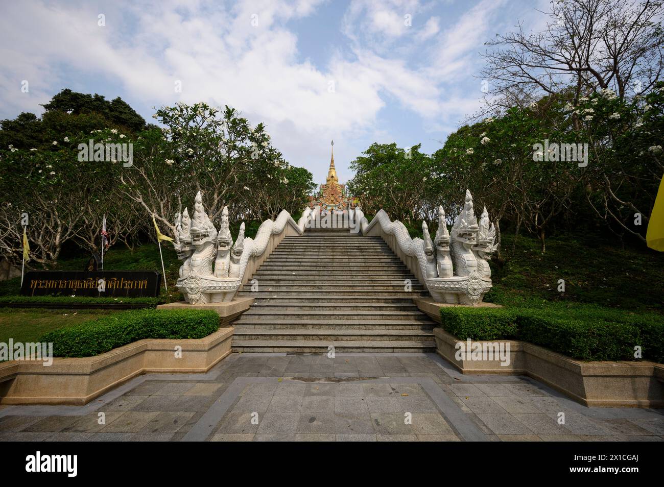 Wat Tang Sai Tempel Phra Mahathat Chedi Phakdee Prakat - Ban Krut Baan ...
