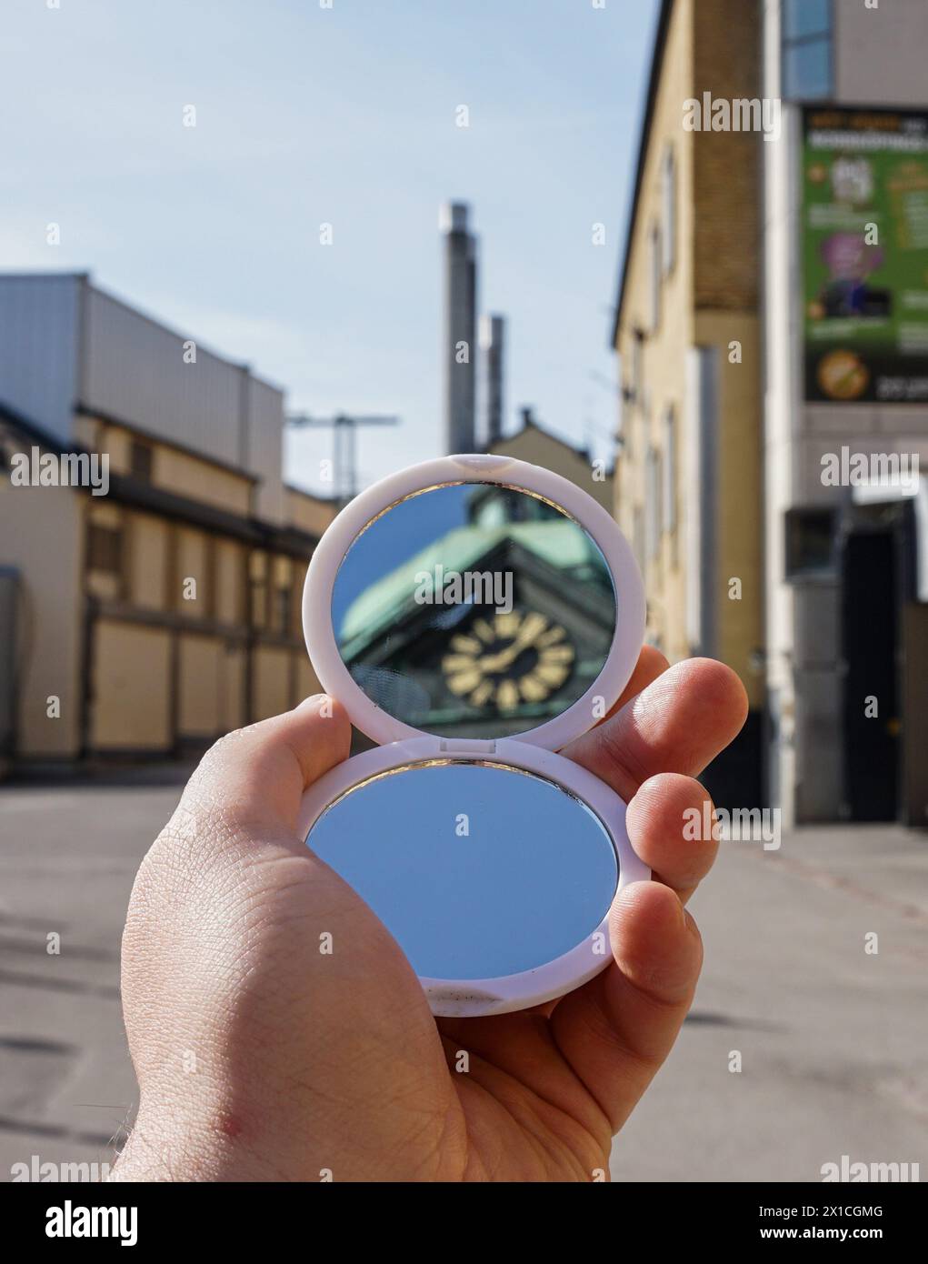 Hand wrist mirror hi-res stock photography and images - Alamy