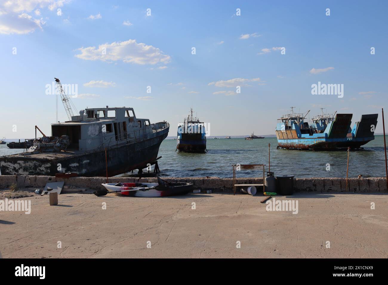 Ships on the sea coast in Kuwait Stock Photo - Alamy